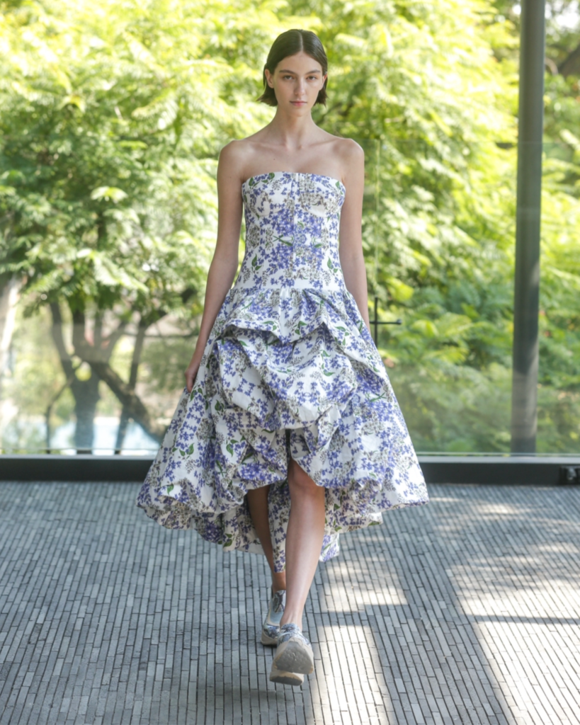 Spotted: Regina Romero en la pasarela – It Girl