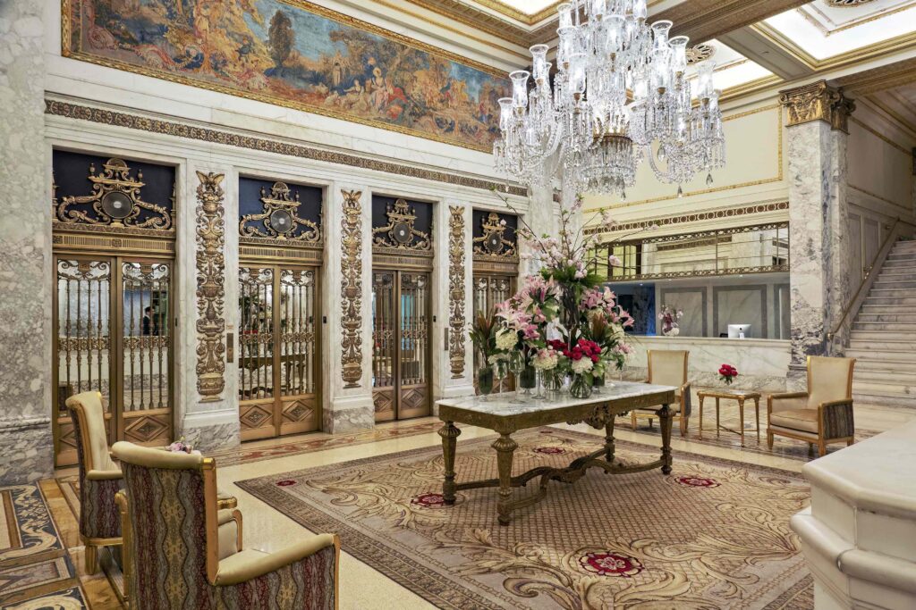 The Plaza: On Top Of The World – It Girl